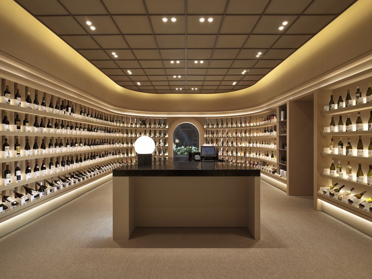 YinjiSpace - 134 x Red Tongue Boutique Store